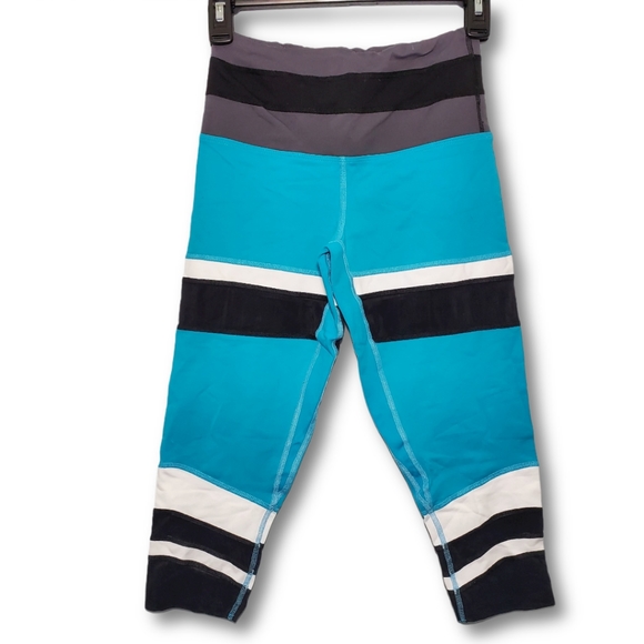 Zuzka | Pants & Jumpsuits | Zuzka Light Active Panel Capris Leggings | Poshmark